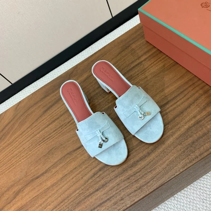Top match Loro Piana Sandals