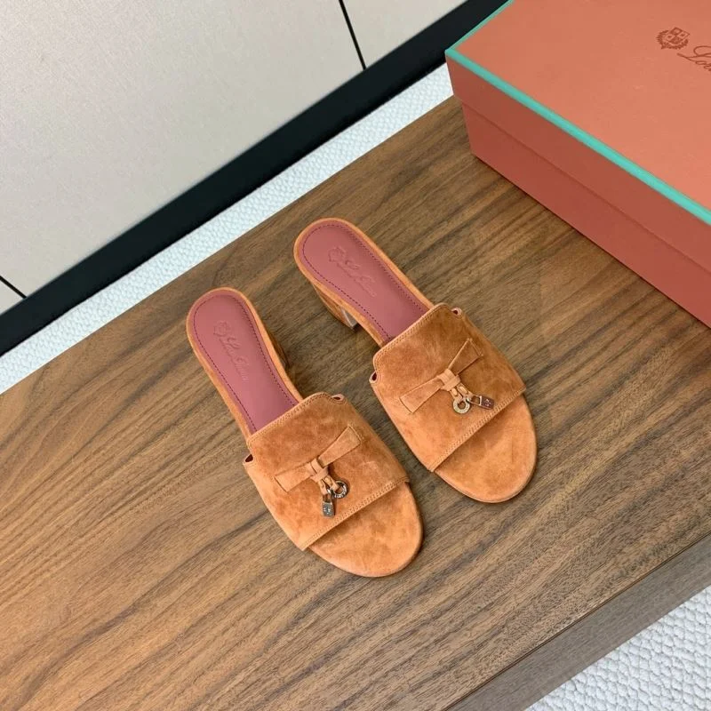 Top match Loro Piana Sandals
