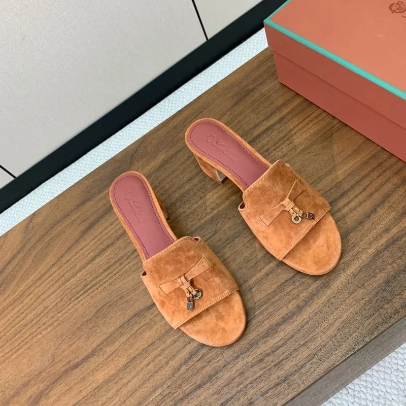 Top match Loro Piana Sandals