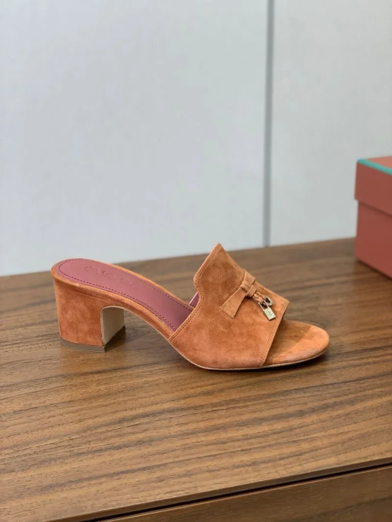 Top match Loro Piana Sandals