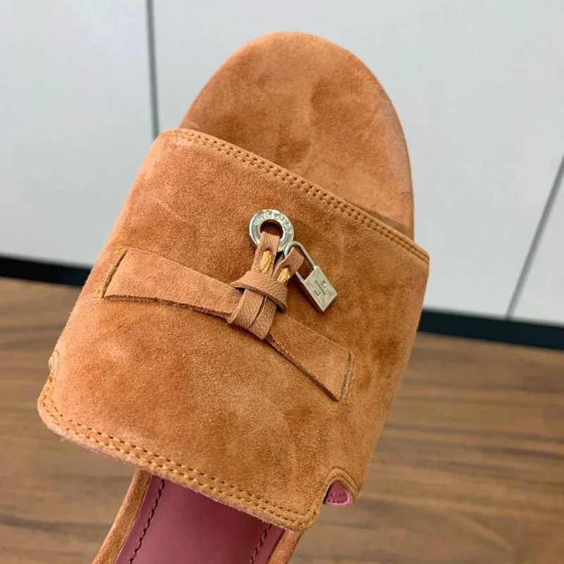 Top match Loro Piana Sandals
