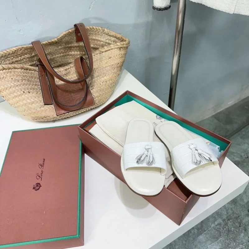 Top match Loro Piana Sandals