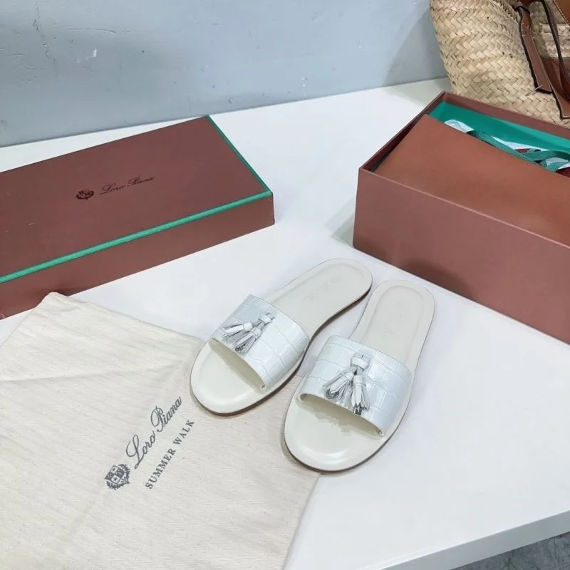 Top match Loro Piana Sandals