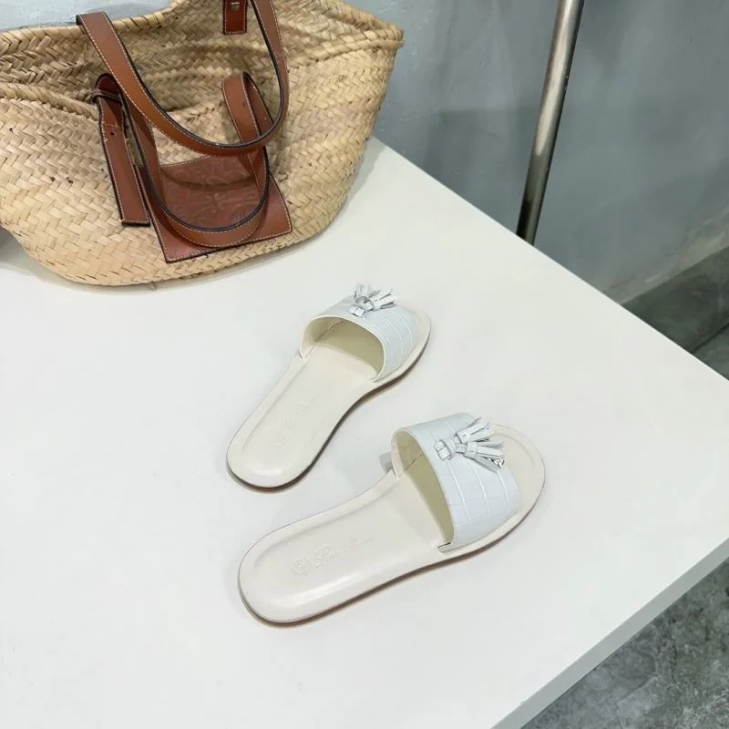 Top match Loro Piana Sandals