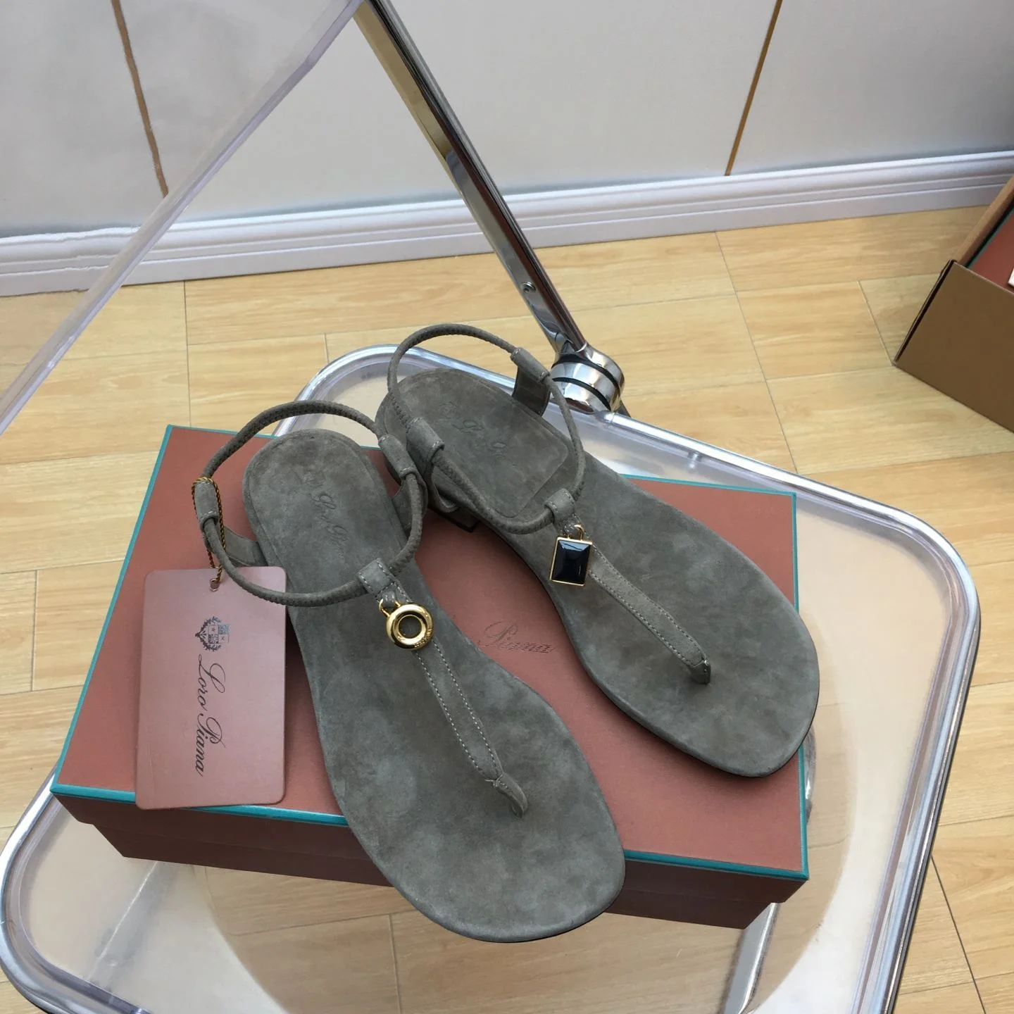 Top match Loro Piana Sandals