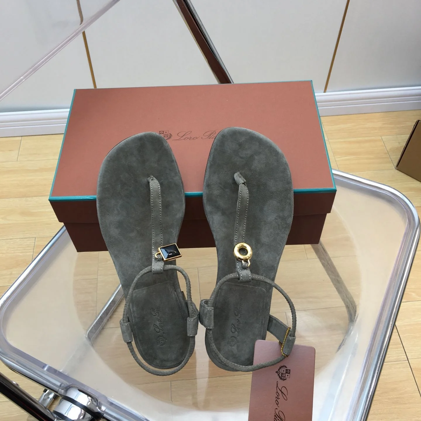 Top match Loro Piana Sandals