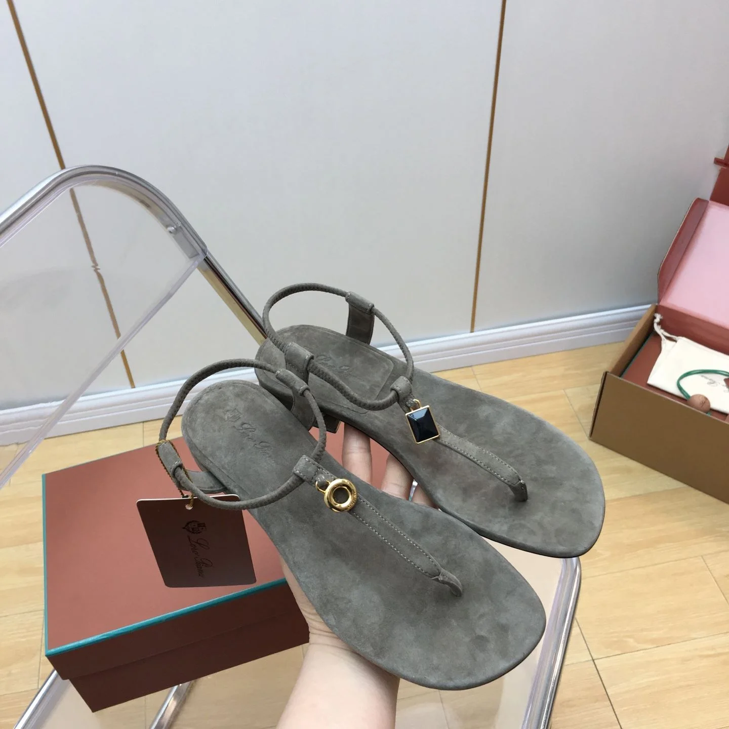 Top match Loro Piana Sandals