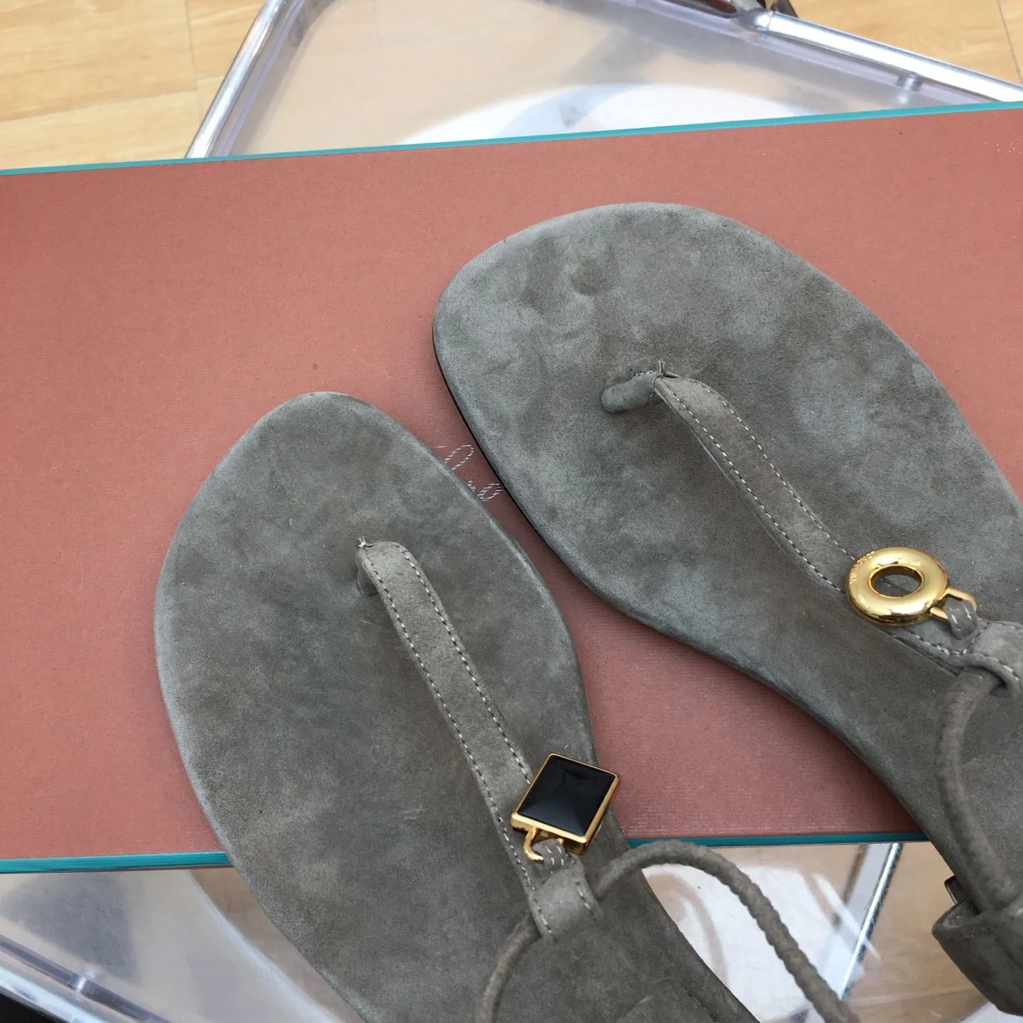 Top match Loro Piana Sandals