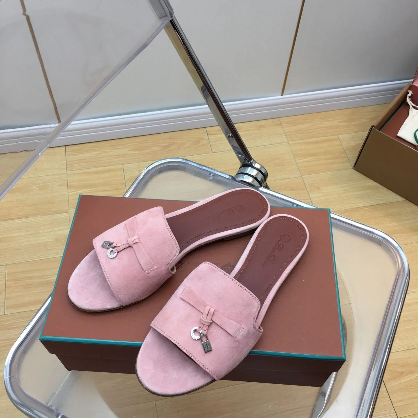 Accurate model Loro Piana Sandals