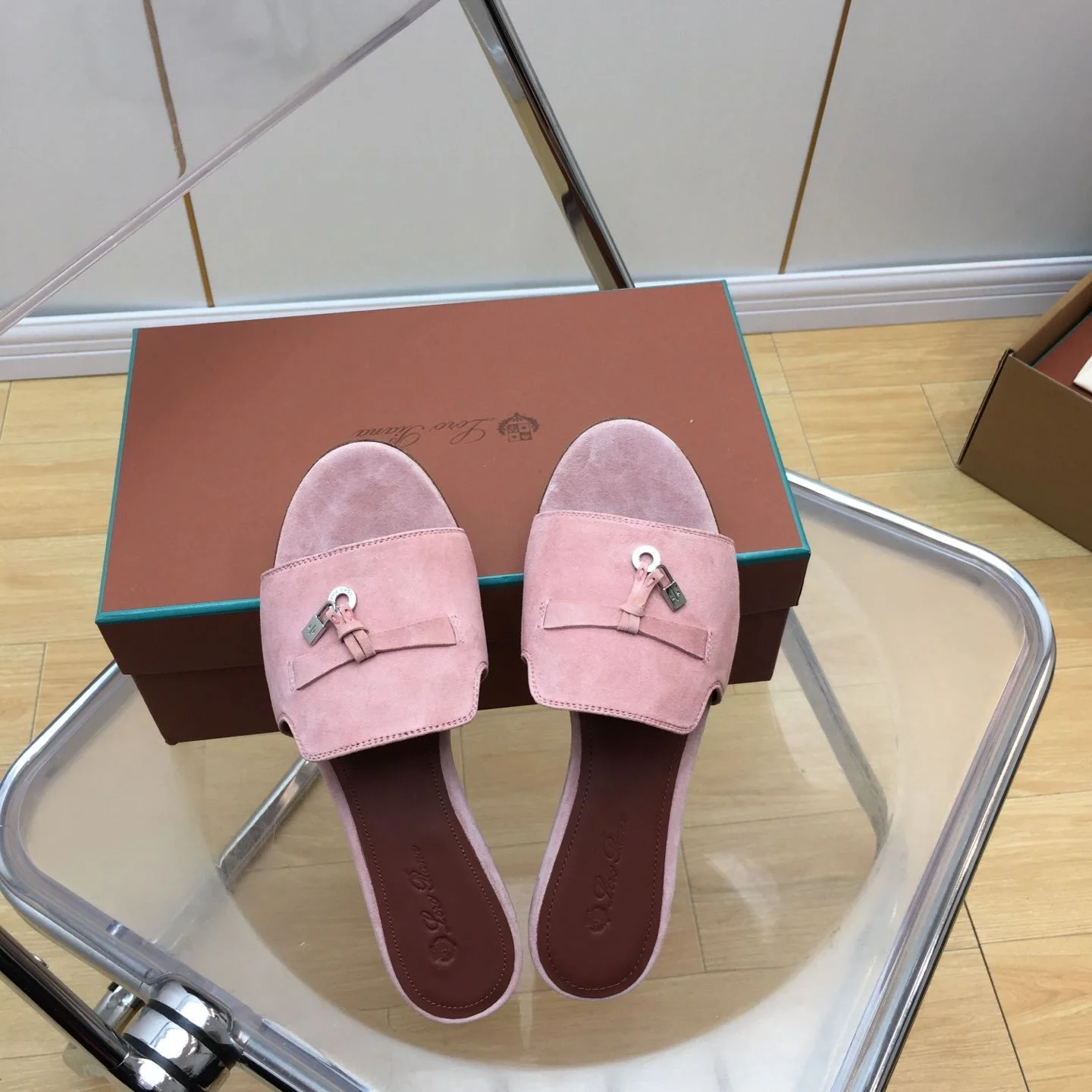 Accurate model Loro Piana Sandals