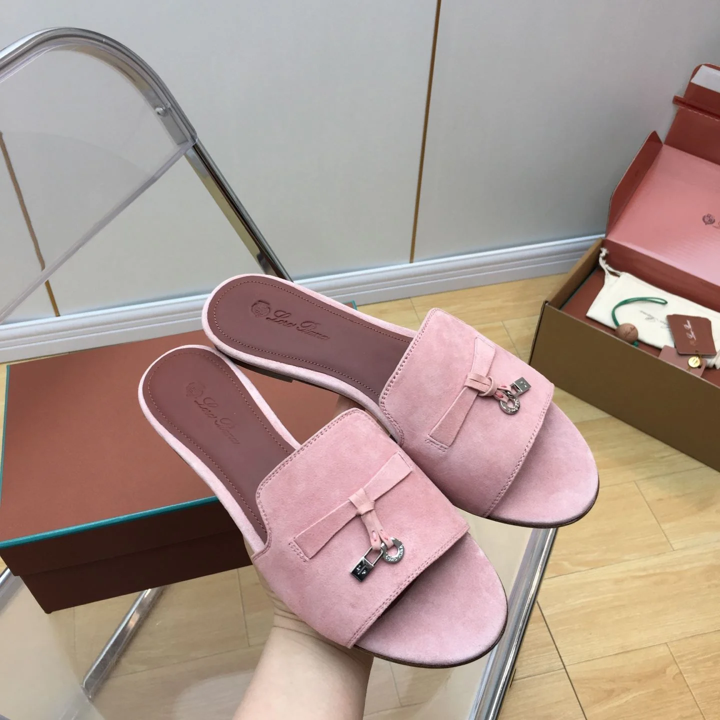 Accurate model Loro Piana Sandals