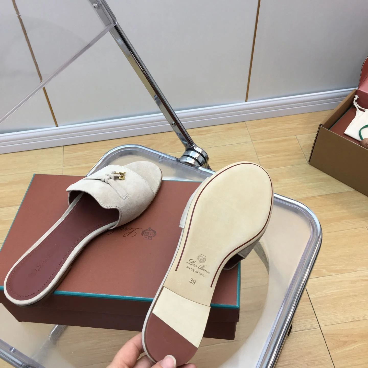 Top mirror Loro Piana Sandals