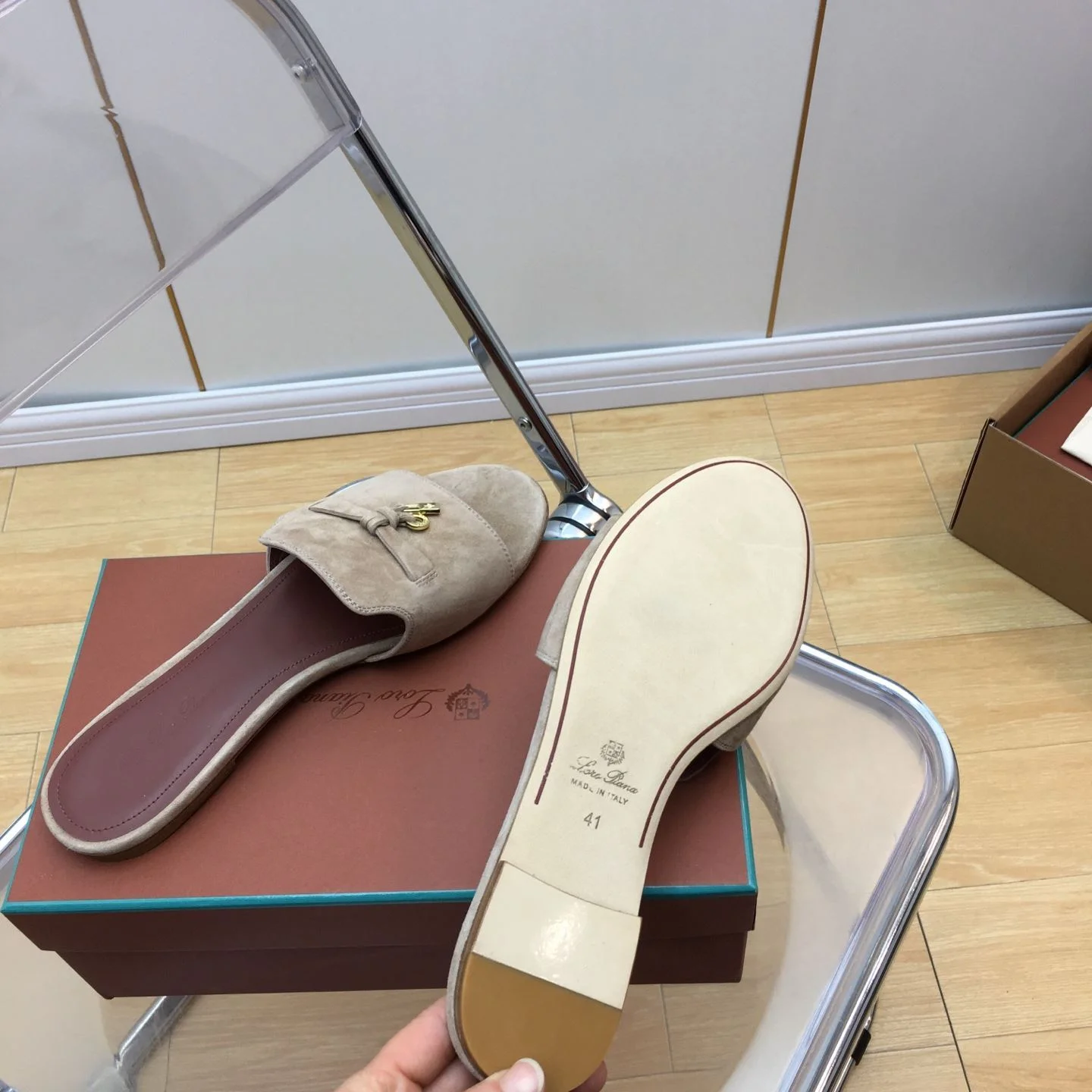 Low-cost Loro Piana Sandals