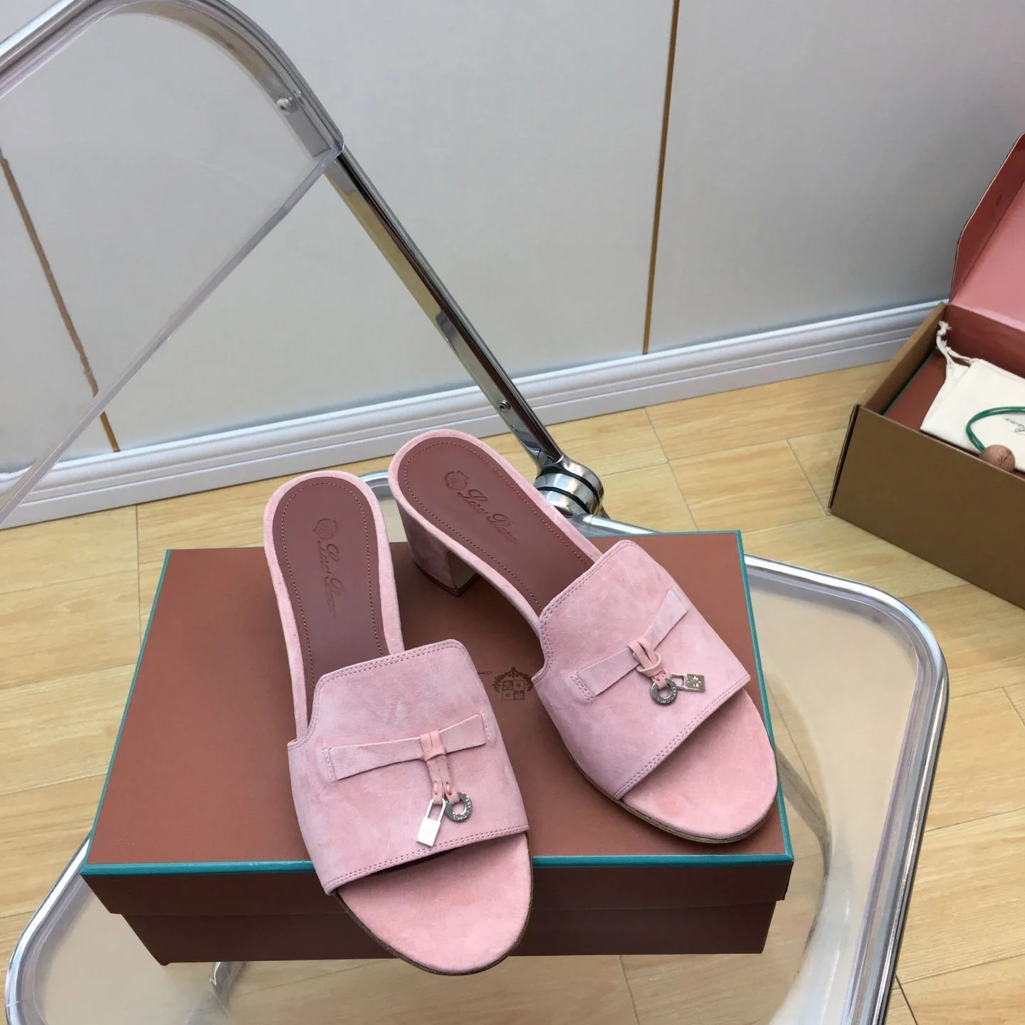 Precise copy Loro Piana Sandals