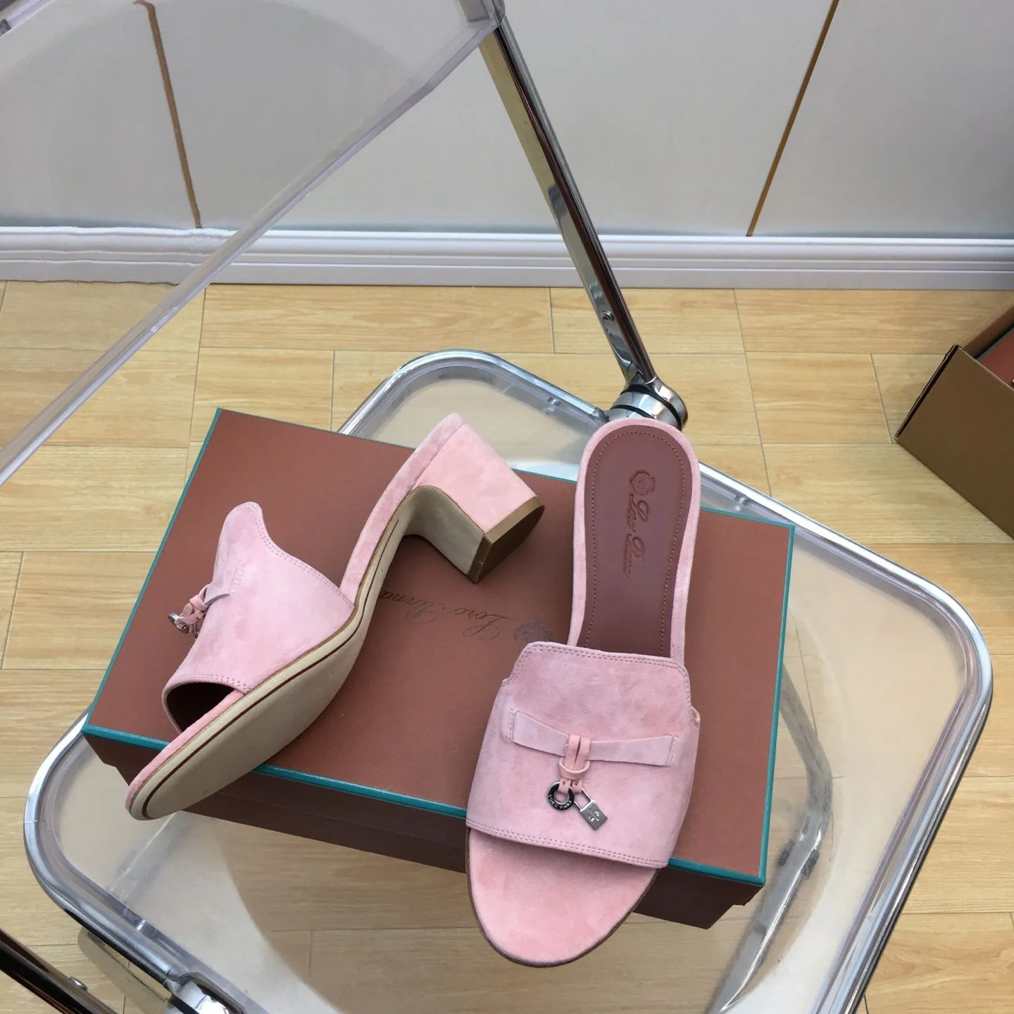 Precise copy Loro Piana Sandals