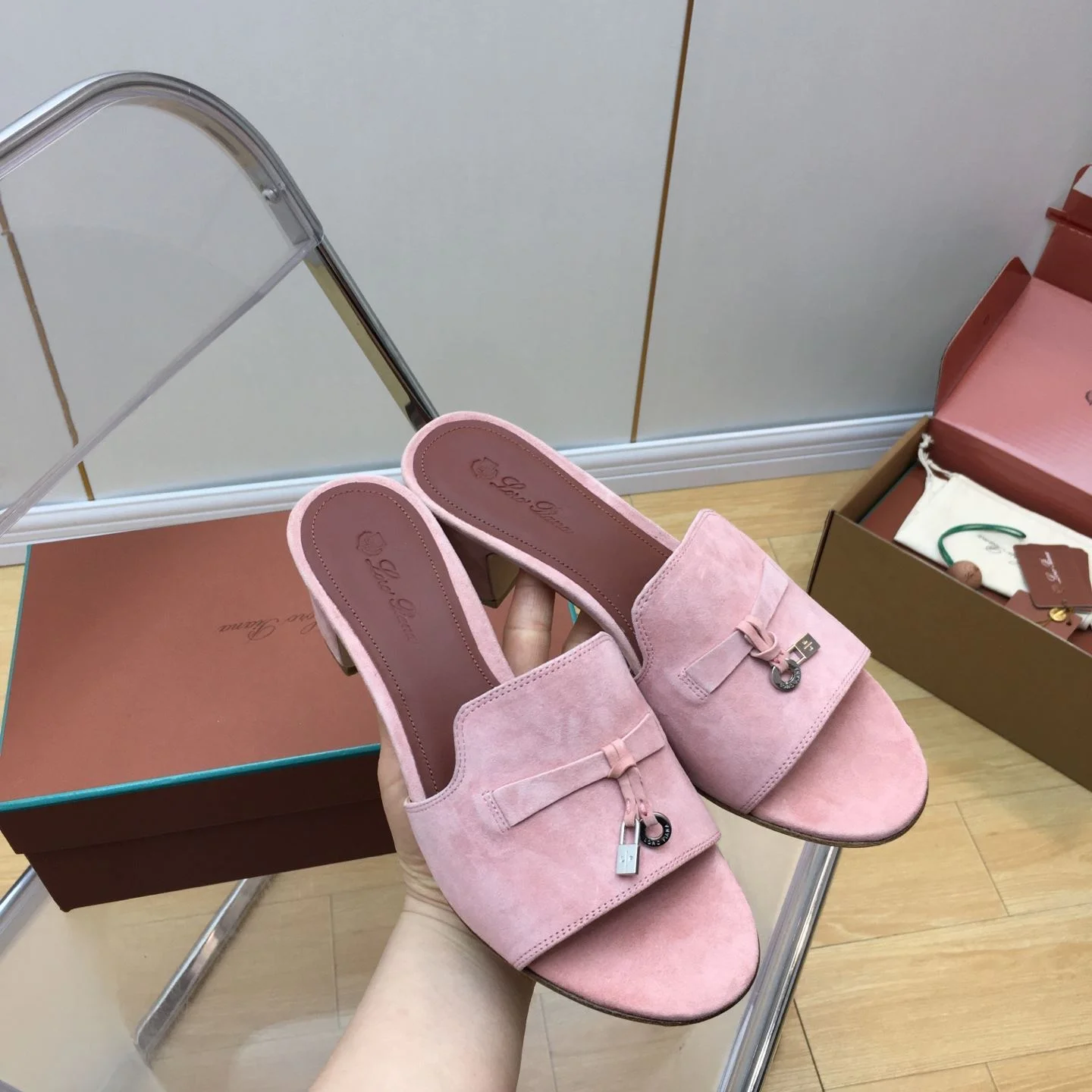 Precise copy Loro Piana Sandals