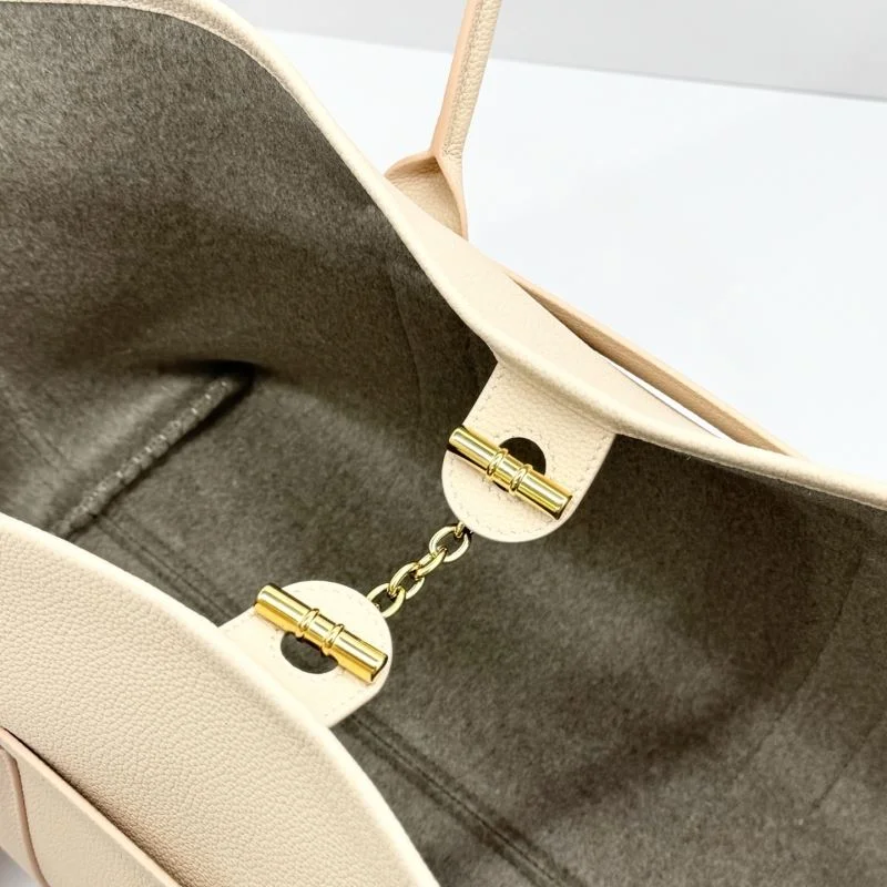 Accurate model Loro Piana Shopping Bags
