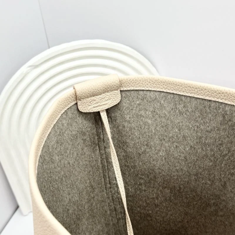 Accurate model Loro Piana Shopping Bags