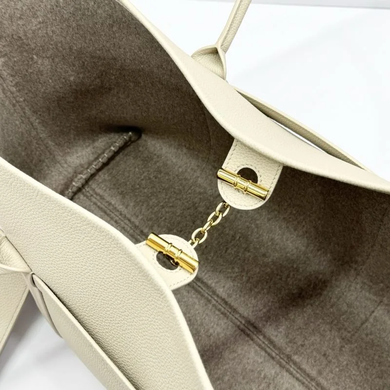 Low-cost Loro Piana Shopping Bags