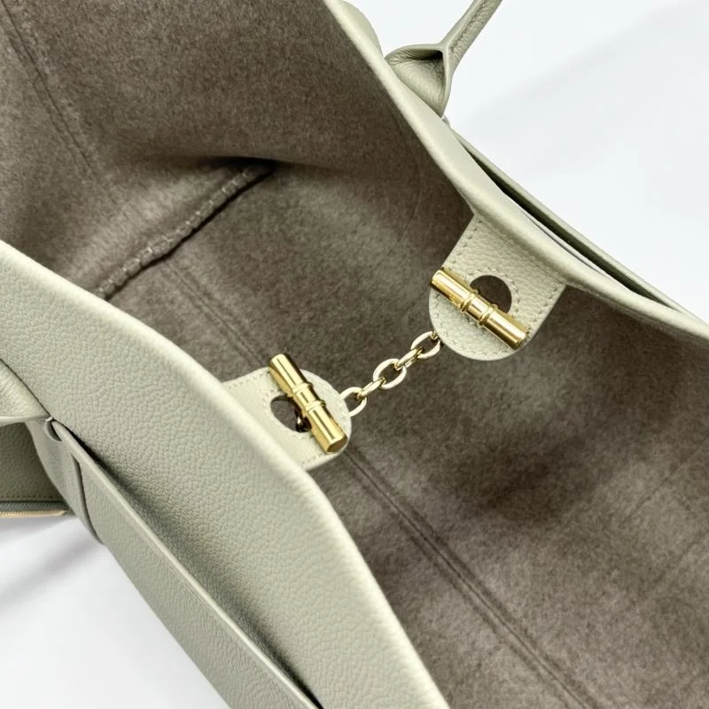 Reasonably priced Loro Piana Shopping Bags