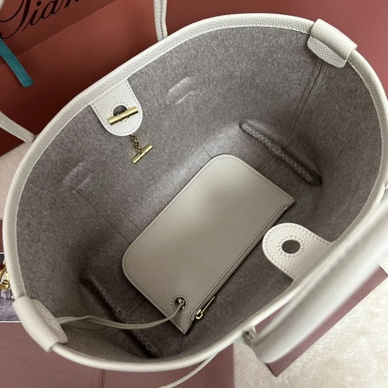Inexpensive Loro Piana Shopping Bags