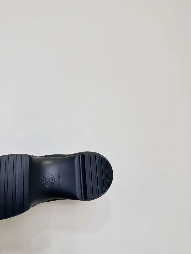 Brand-authenticated Louis Vuitton Archlight Shoes