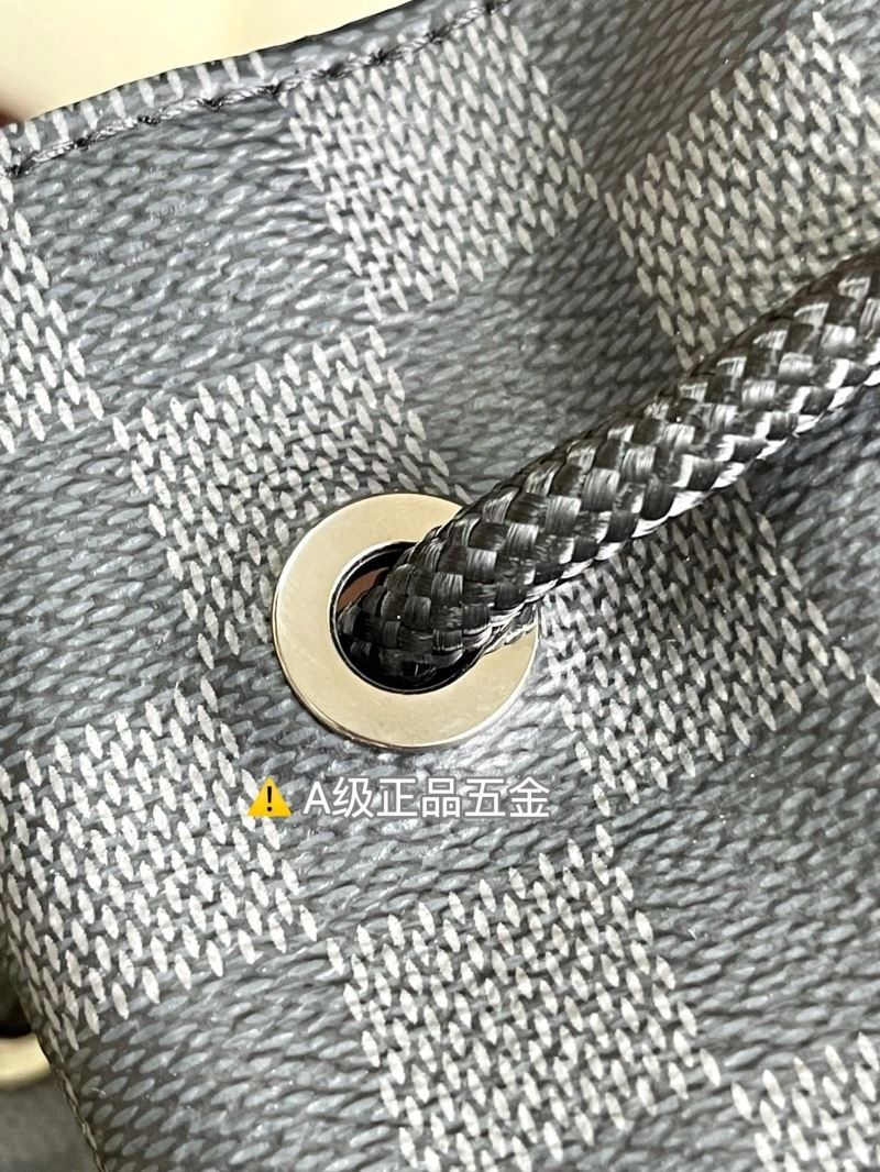 Accurate model Louis Vuitton Backpacks