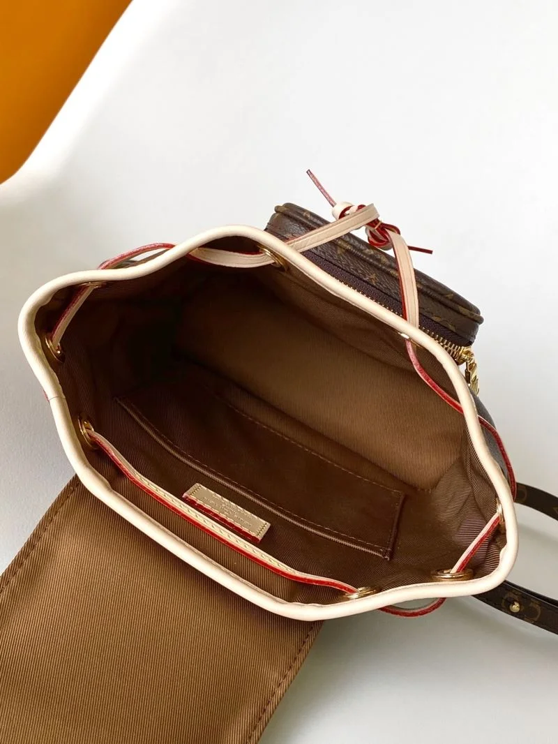 Accurate model Louis Vuitton Backpacks