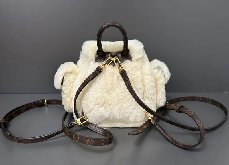 Accurate model Louis Vuitton Backpacks