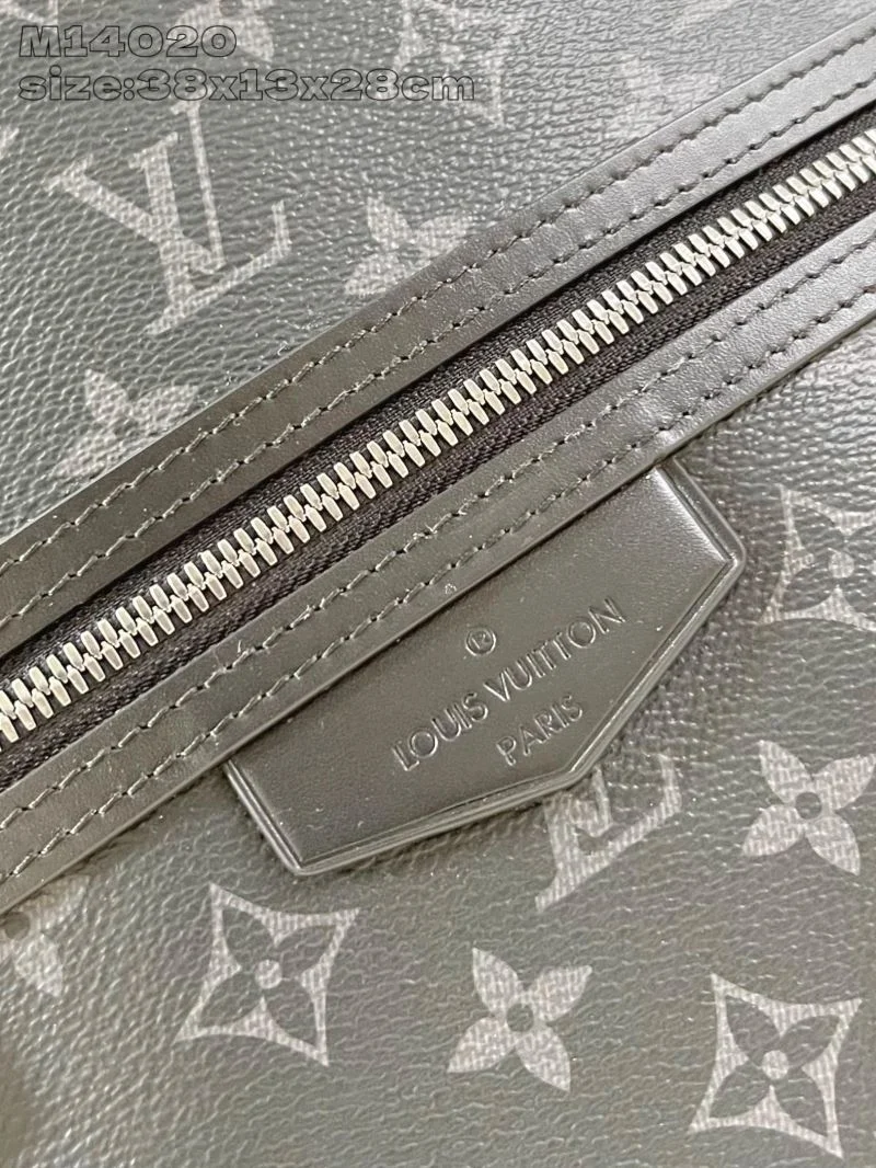 Accurate model Louis Vuitton Backpacks