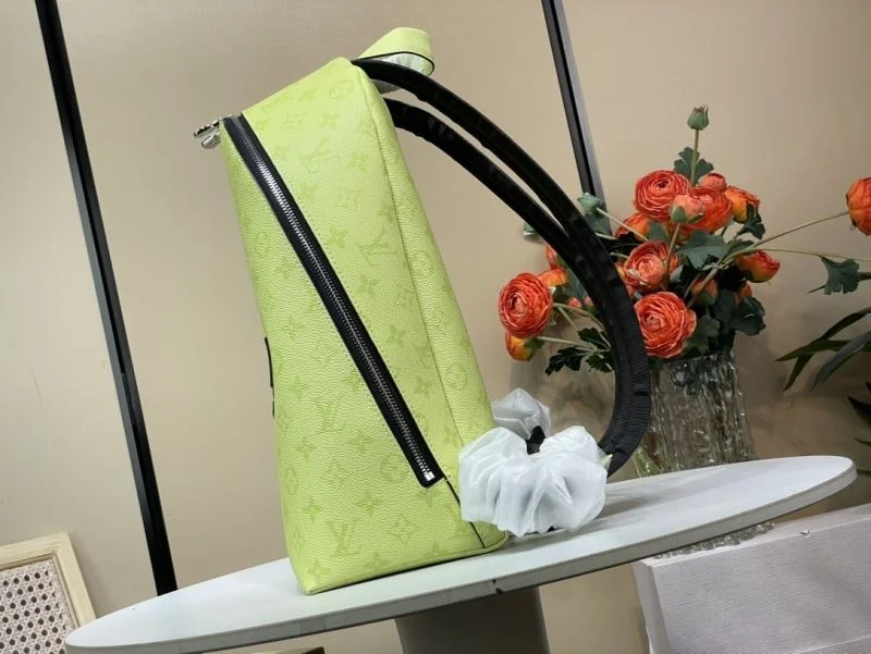 Accurate model Louis Vuitton Backpacks