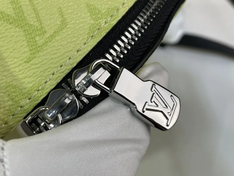 Accurate model Louis Vuitton Backpacks
