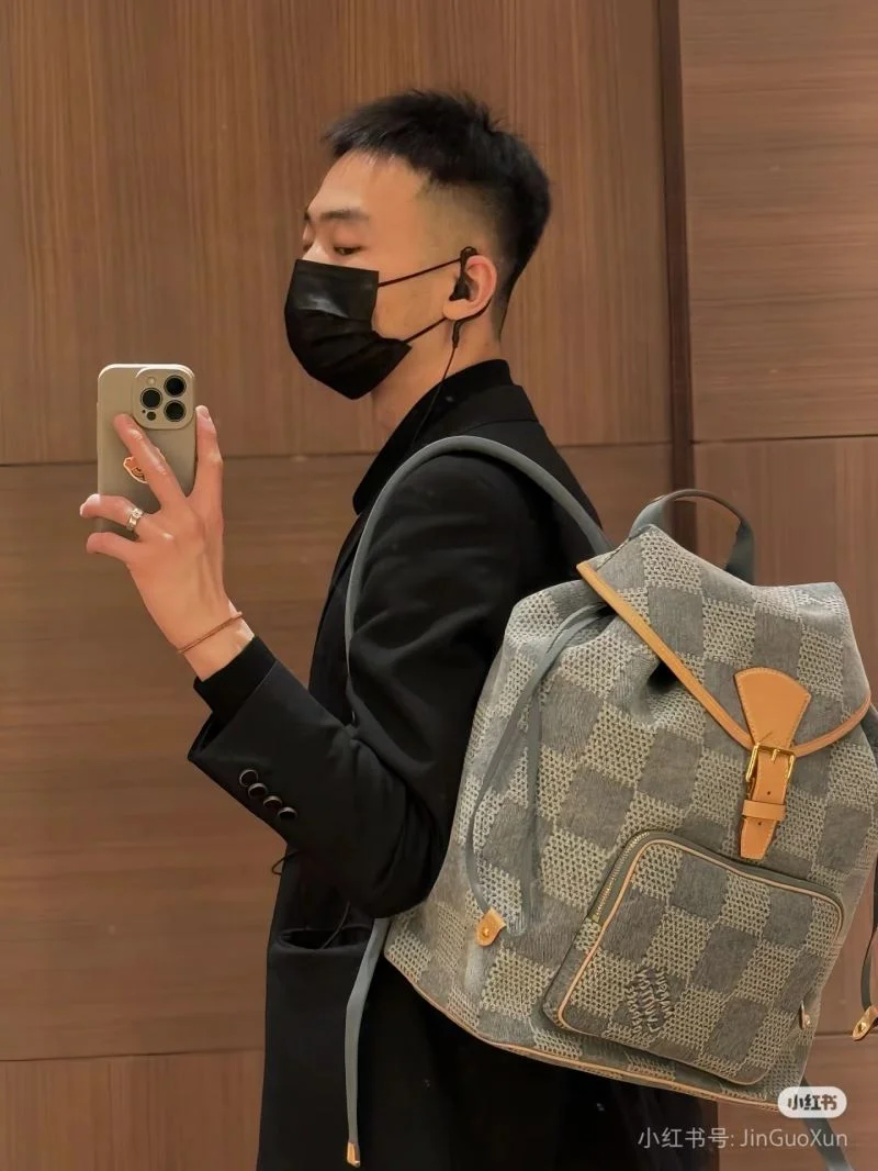 Mirror quality Louis Vuitton Backpacks