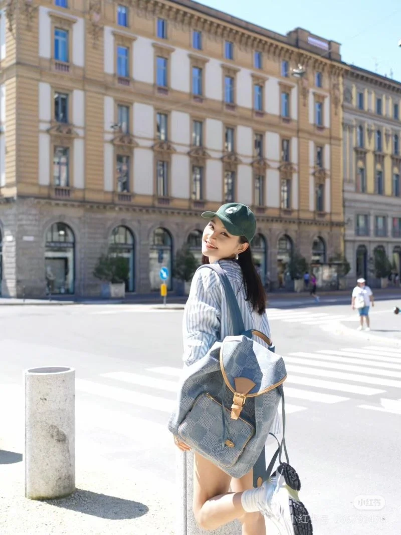 Mirror quality Louis Vuitton Backpacks