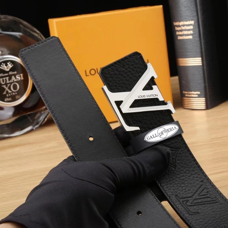 Top mirror Louis Vuitton Belts