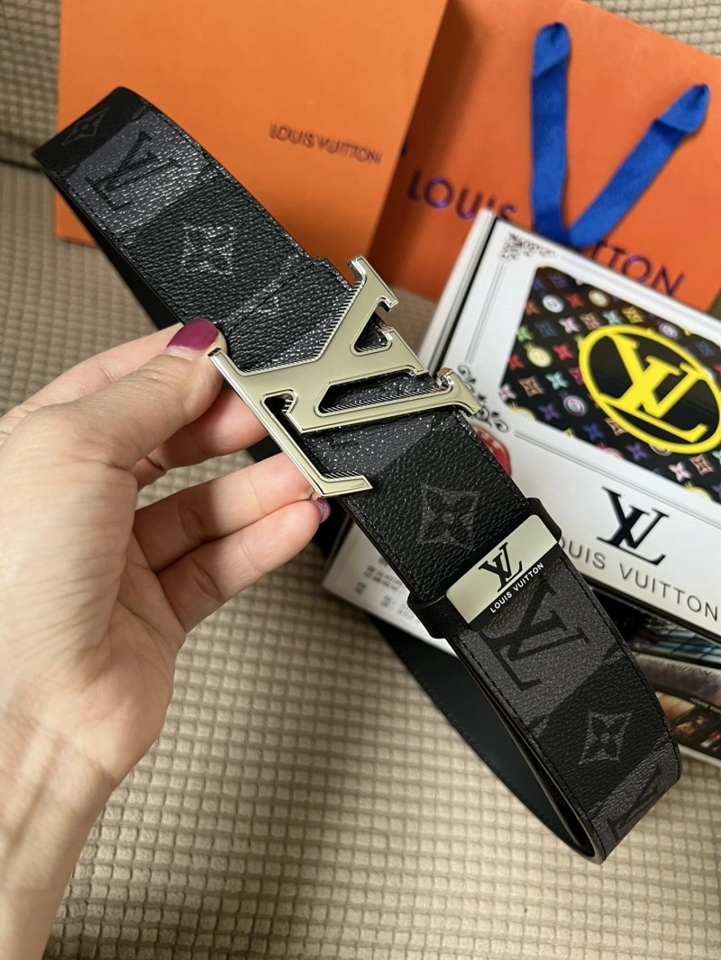 Top mirror Louis Vuitton Belts