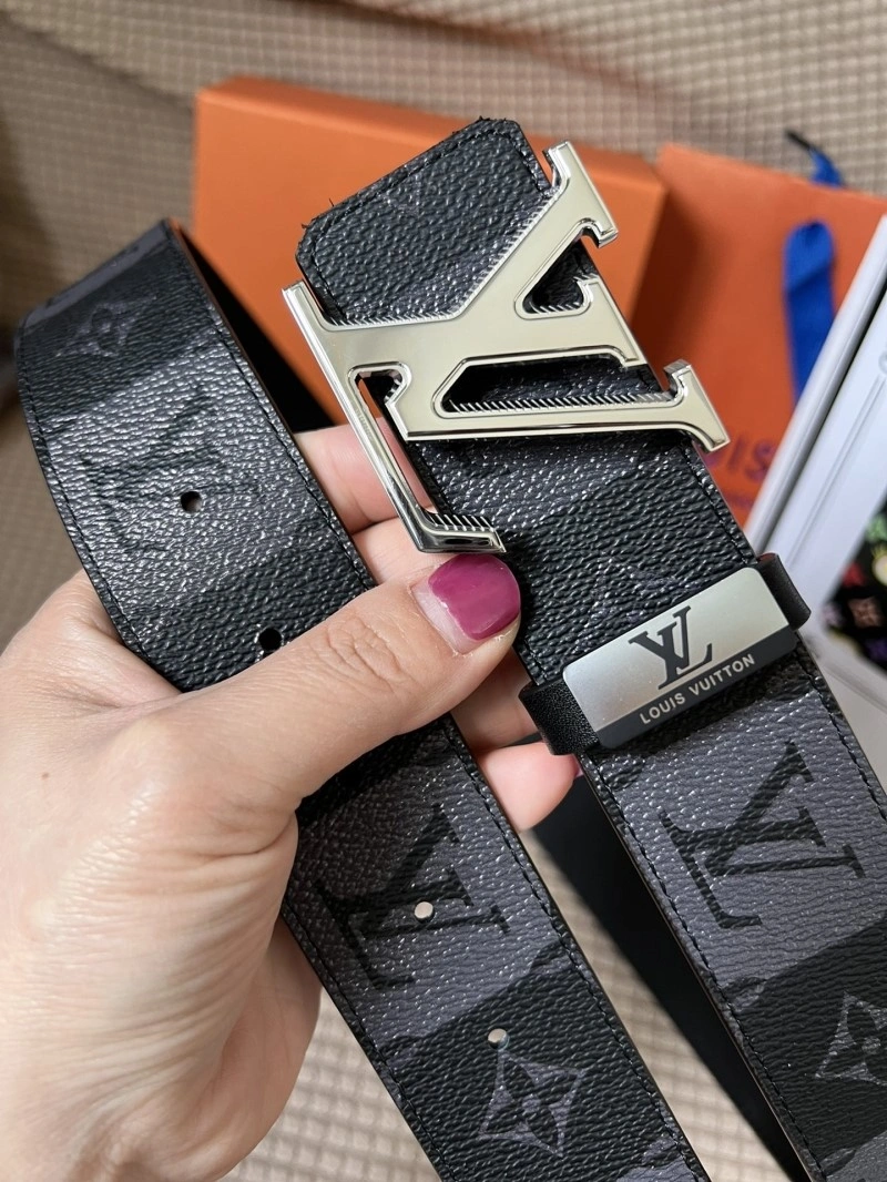 Top mirror Louis Vuitton Belts
