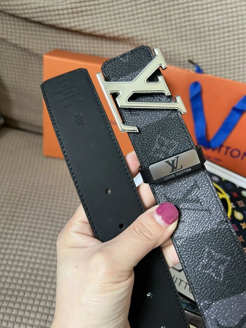 Top mirror Louis Vuitton Belts