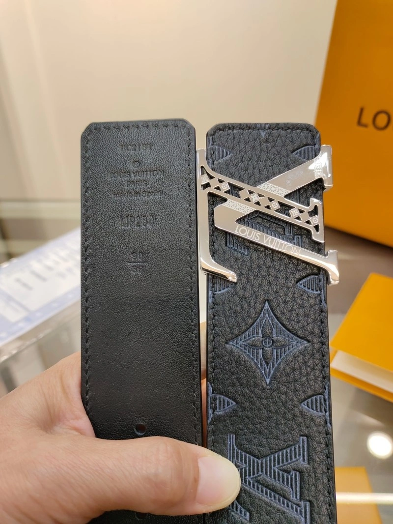Accurate model Louis Vuitton Belts