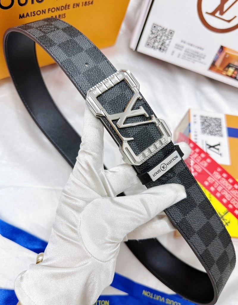 Accurate model Louis Vuitton Belts