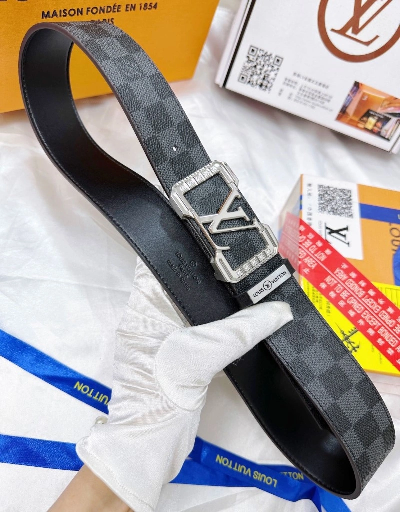 Accurate model Louis Vuitton Belts