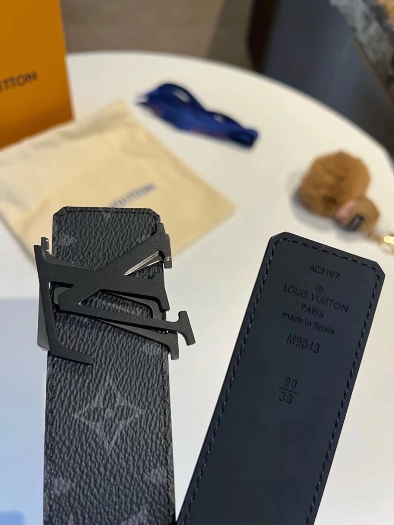 Top mirror Louis Vuitton Belts