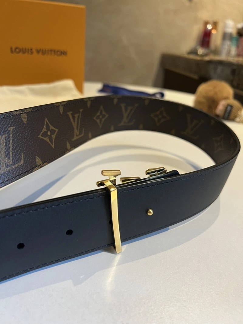 Top mirror Louis Vuitton Belts
