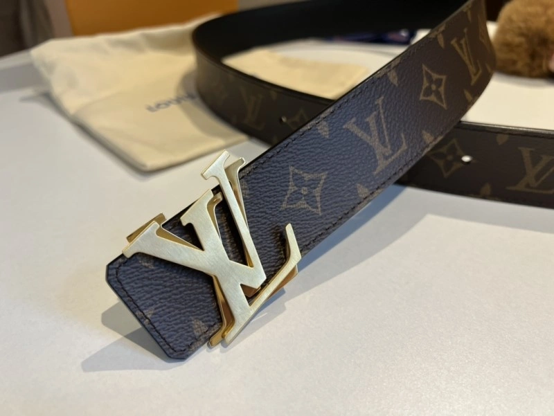 Top mirror Louis Vuitton Belts