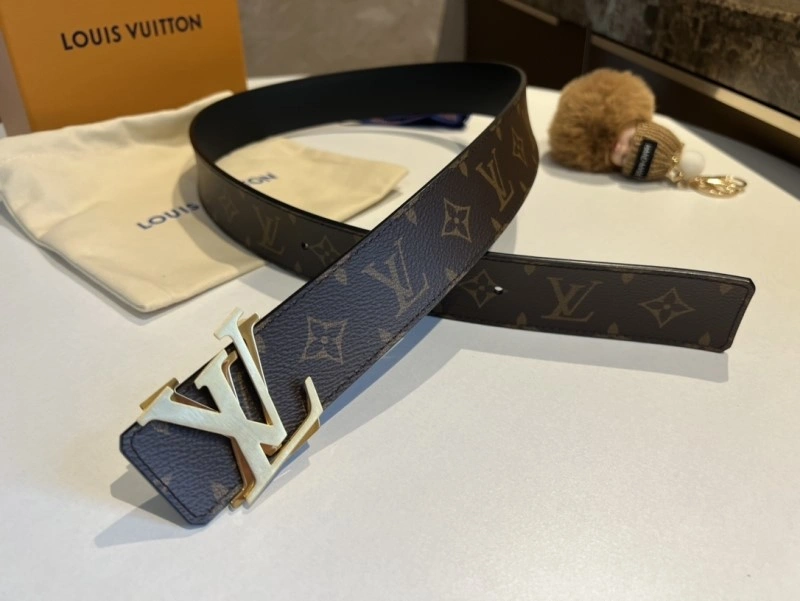 Top mirror Louis Vuitton Belts