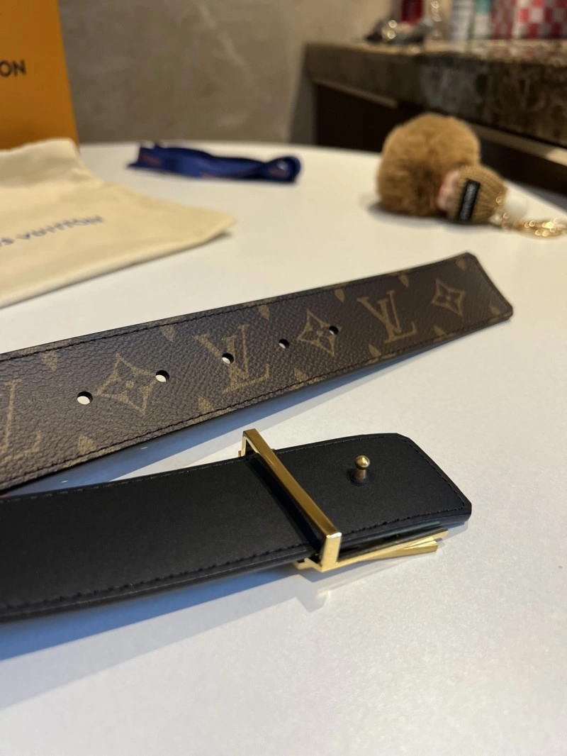Top mirror Louis Vuitton Belts