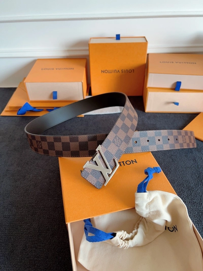 Top mirror Louis Vuitton Belts
