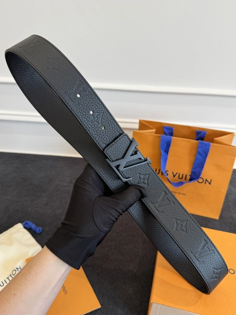 Accurate model Louis Vuitton Belts