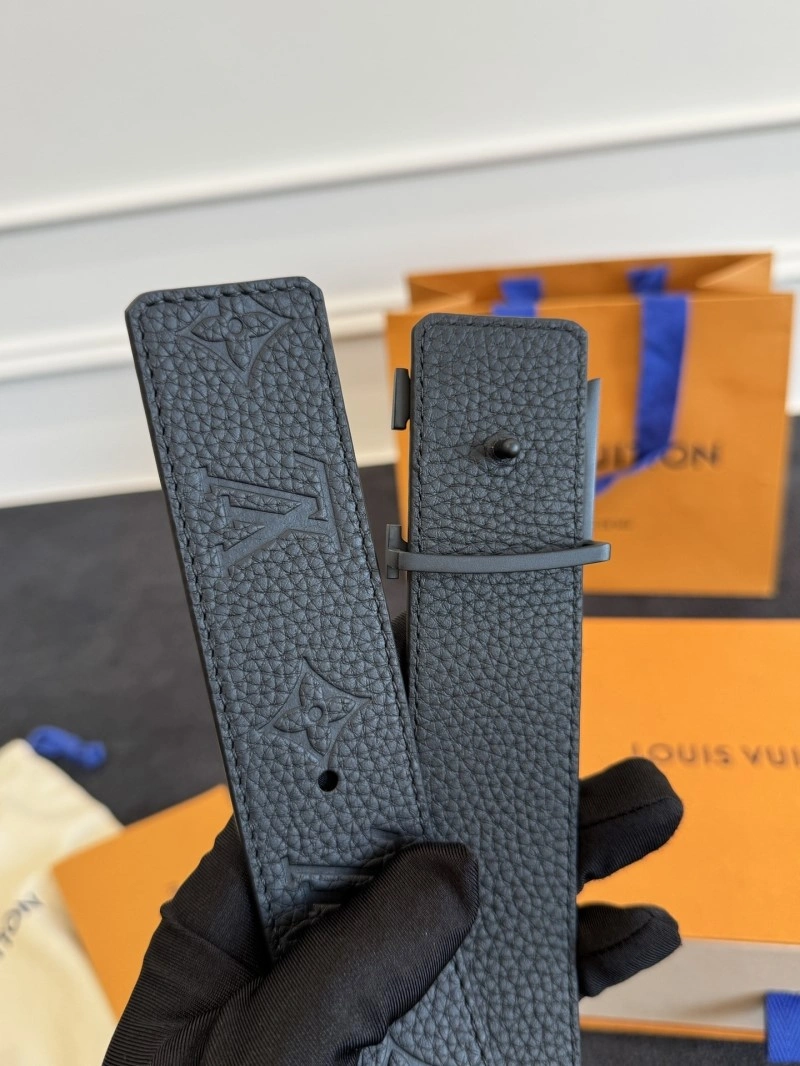 Accurate model Louis Vuitton Belts