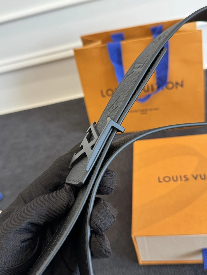 Accurate model Louis Vuitton Belts
